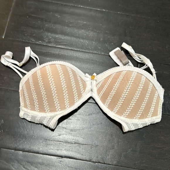 Daisy Fuentes | Intimates & Sleepwear | Daisy Fuentes Bra 36b Tan And ...